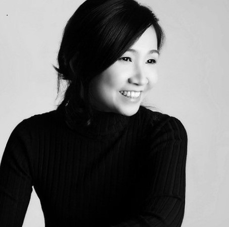 Michelle Lo Headshot_2022_V2 - Synergy Housing Blog